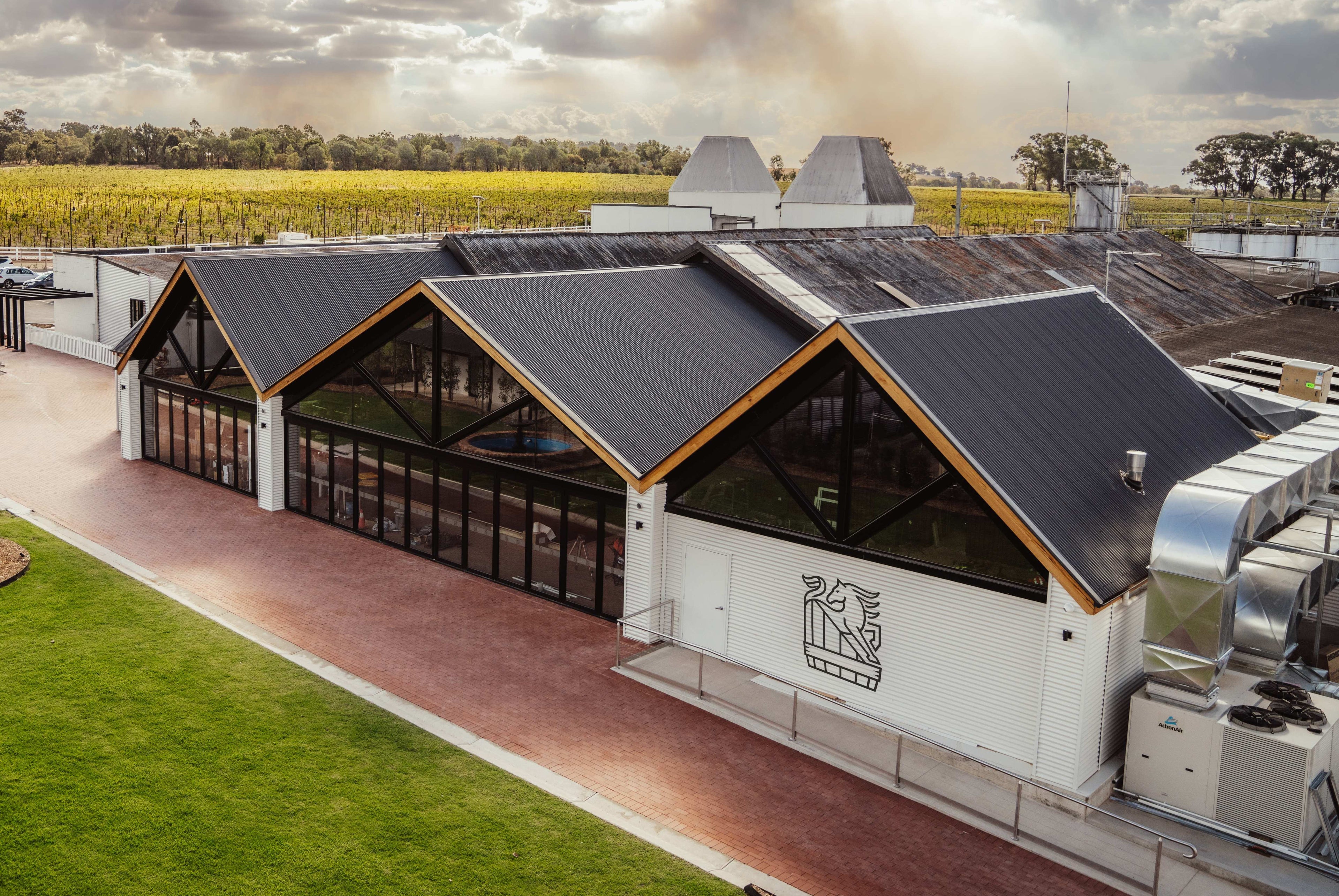 Cellar Door and Distillery – Morris of Rutherglen